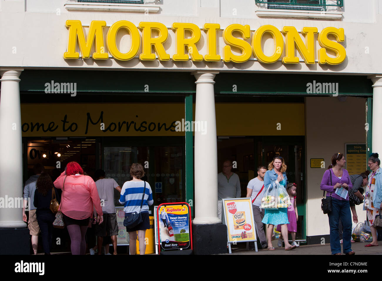 Morrisons supermarket shop shopping hi-res stock photography and images ...