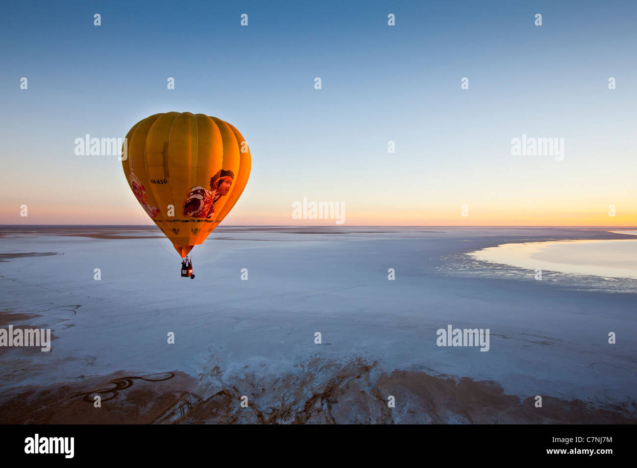 Hot air balloon over sea hi-res stock photography and images - Alamy