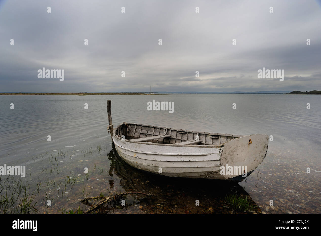 Old wooden rowing boat moored by the shoreline Stock Photo - Alamy