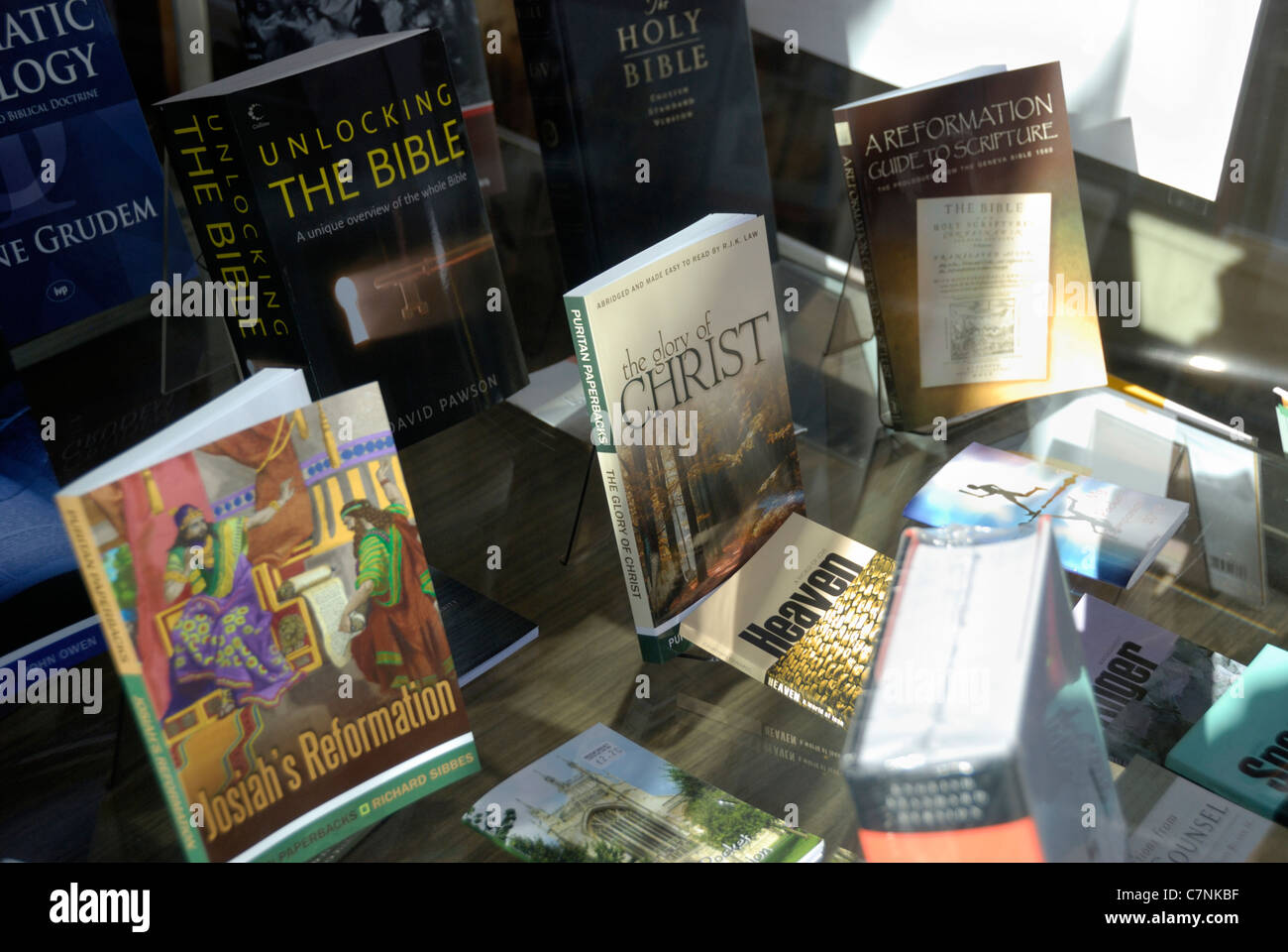 Christian books hi-res stock photography and images - Alamy