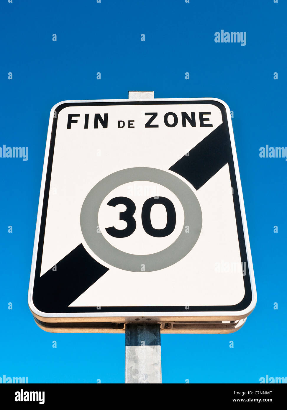 30 kph sign hi-res stock photography and images - Alamy
