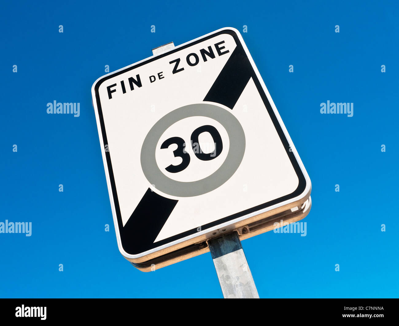 30 kph sign hi-res stock photography and images - Alamy