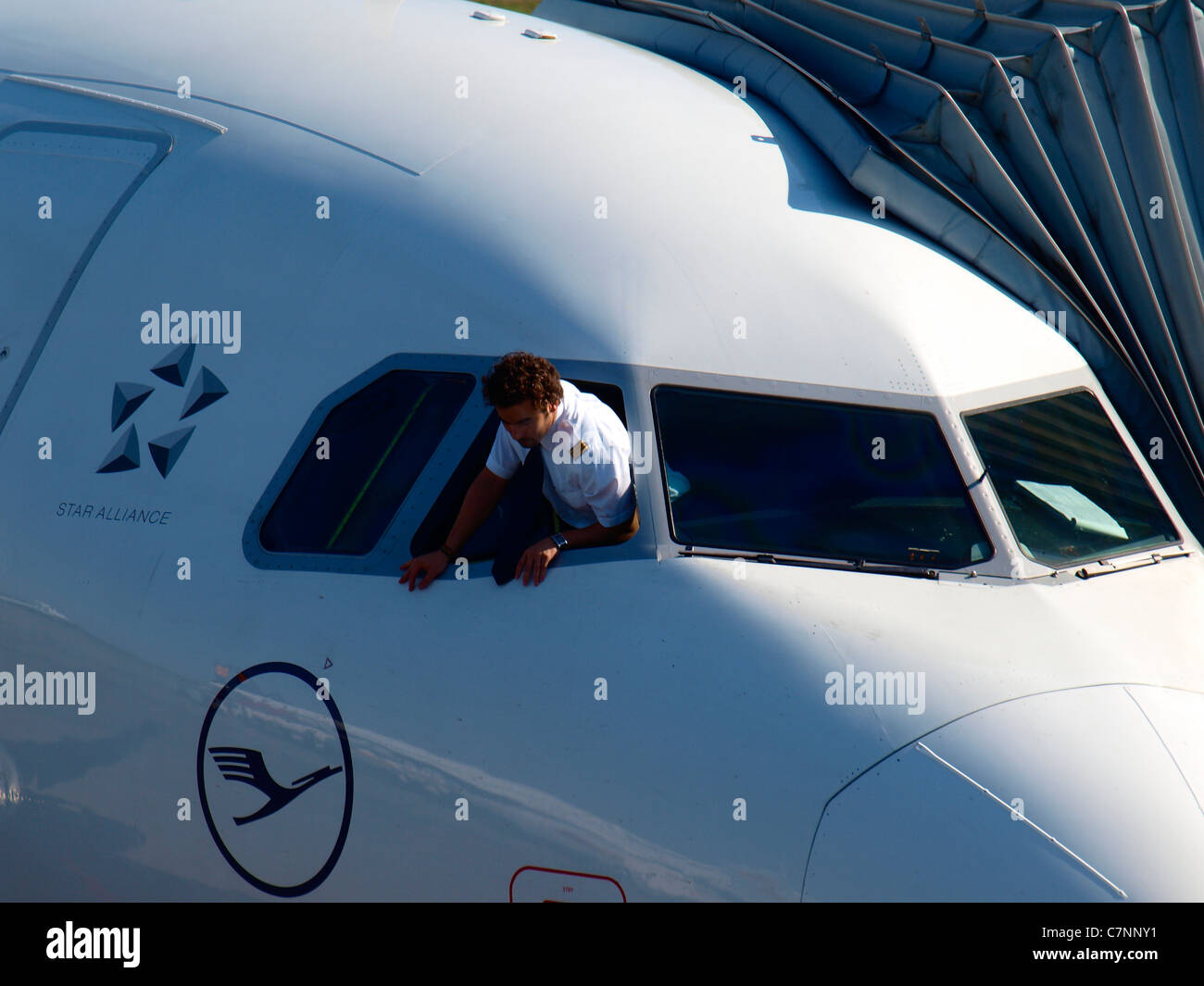 Plane taking off window hi-res stock photography and images - Alamy