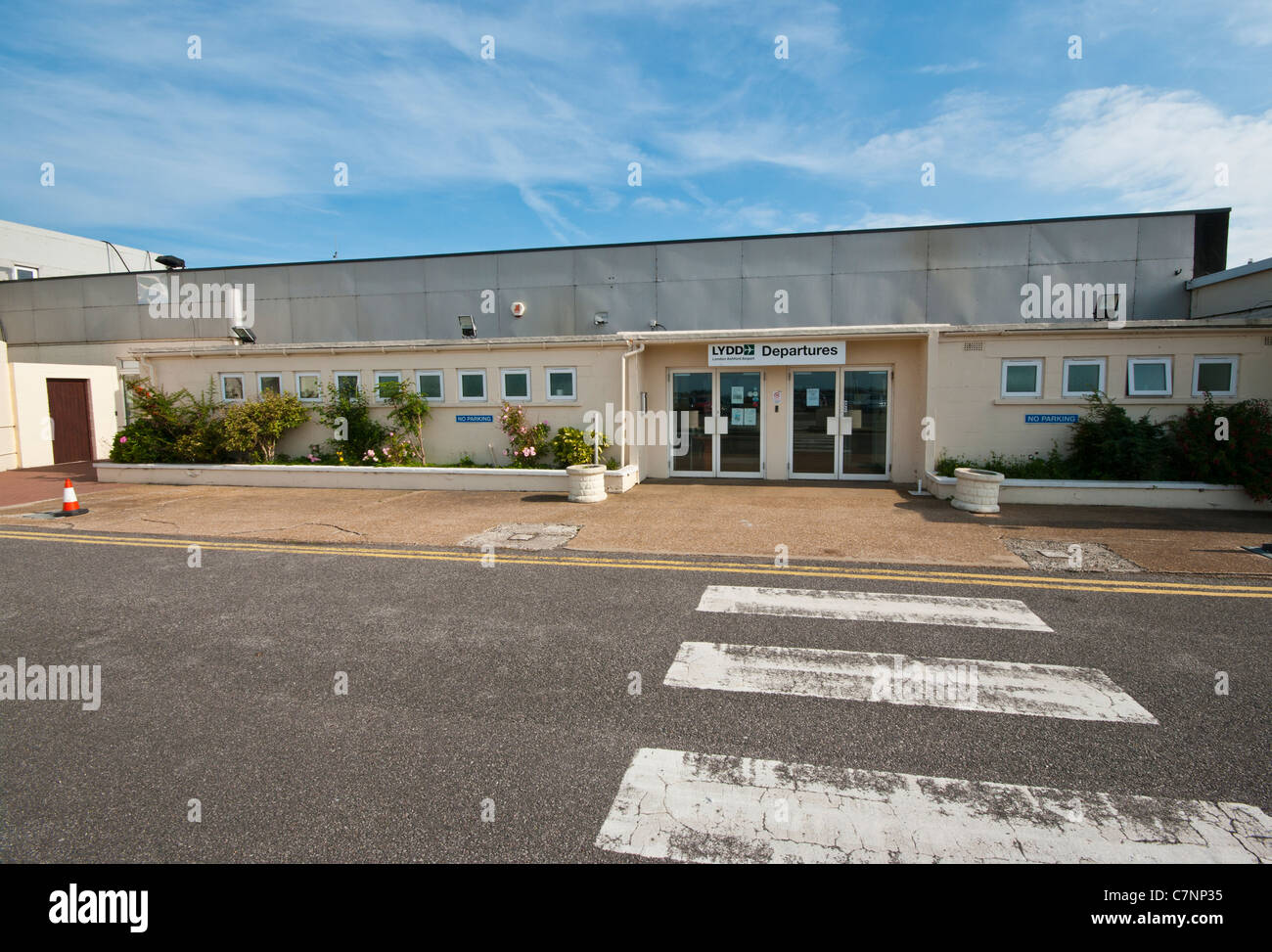 Departures entrance at lydd airport hi-res stock photography and images ...