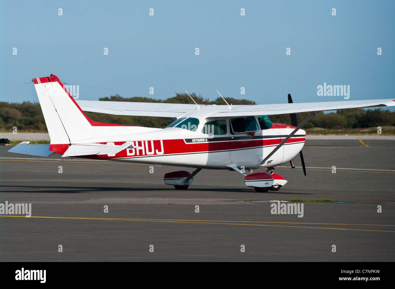 Cessna 172N Skyhawk 100 II Single Propeller Aircraft Airplane Aeroplane ...