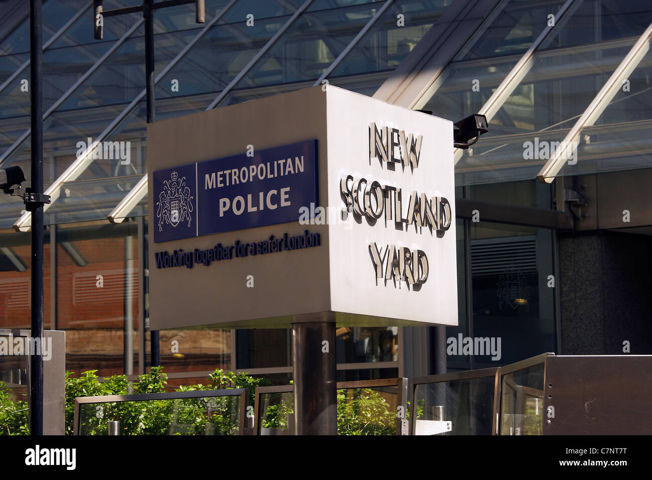Iconic Metropolitan Police HQ sign Stock Photo - Alamy