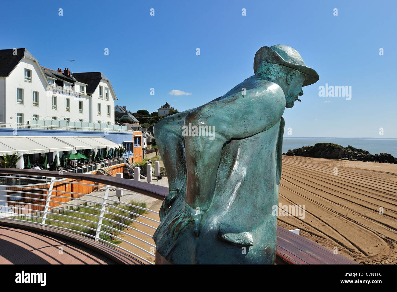 Hôtel de la Plage and statue of Monsieur Hulot, / Jacques Tati at Saint ...