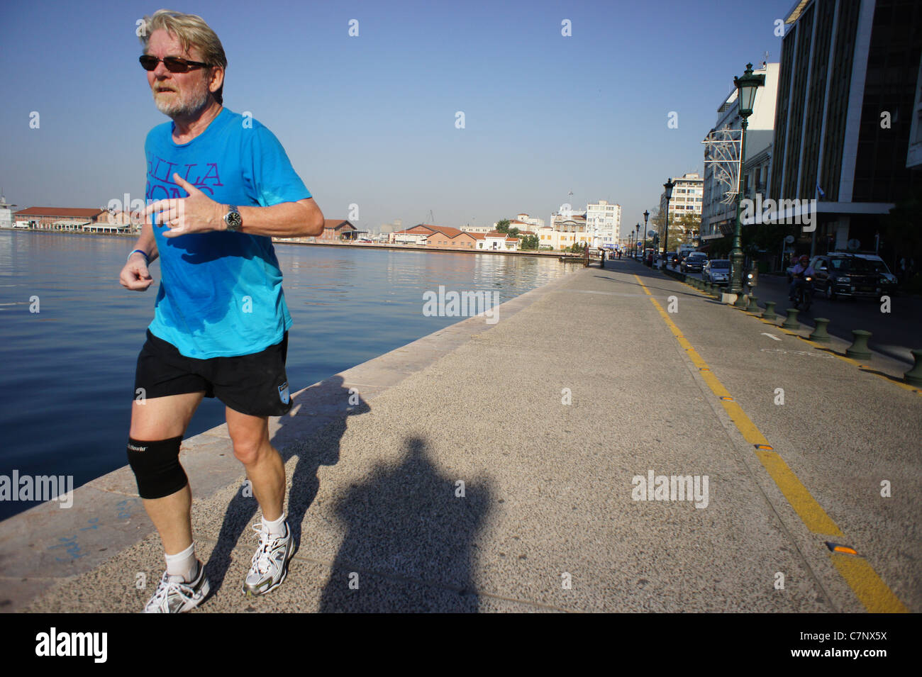 Man jogging early in the morning, Nikis Avenue, Thessaloniki, Greece ...