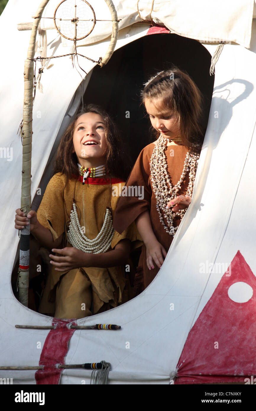 Native tipi girl hi-res stock photography and images - Alamy