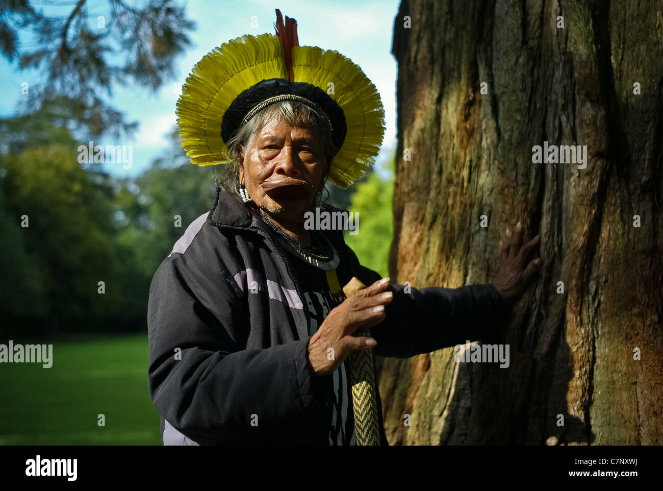 Indian Chief Raoni at Cheverny, Indian Chief Raoni at the foot of ...