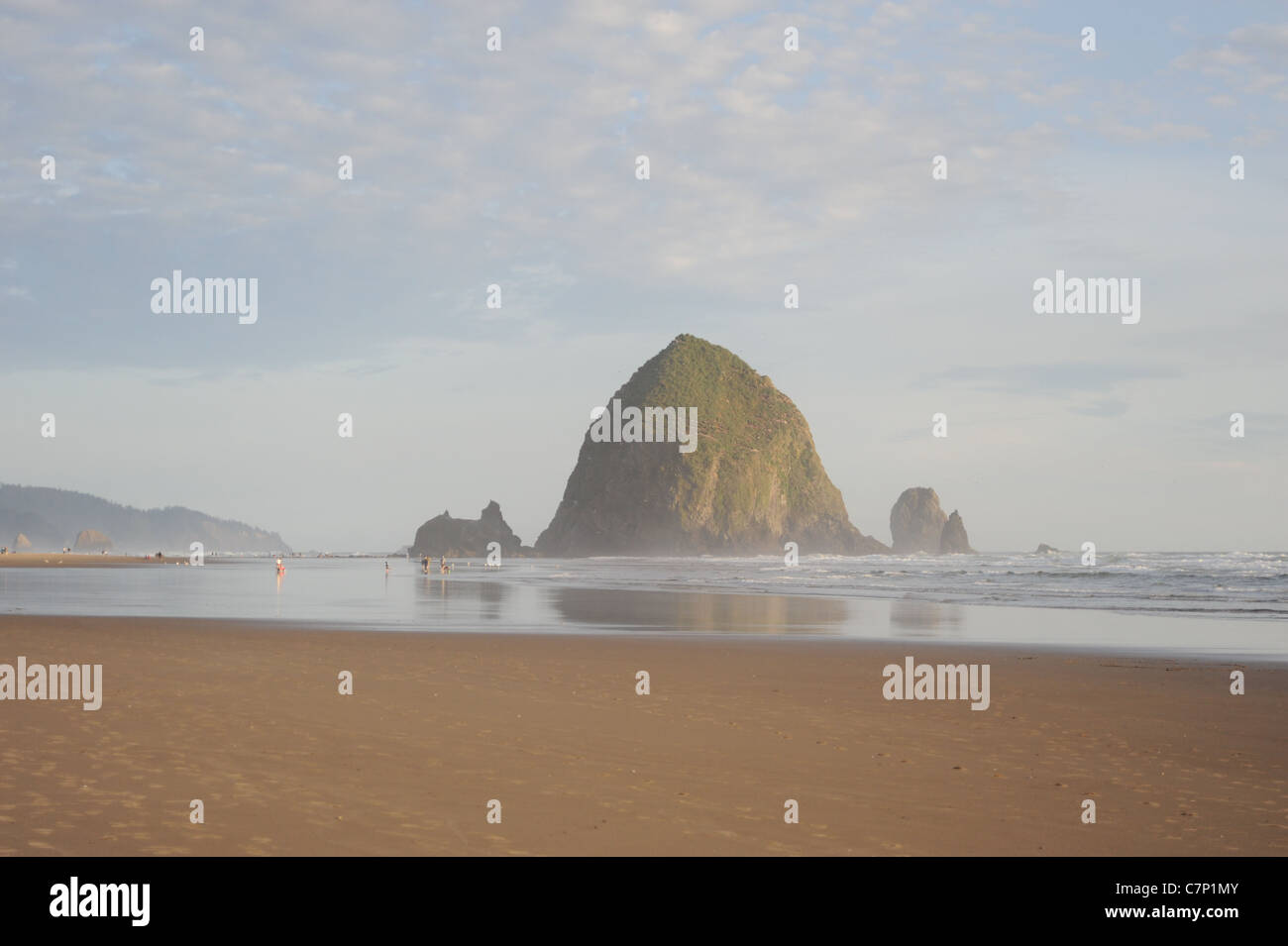 Haystack Rock, Cannon Beach, Oregon, USA Stock Photo - Alamy