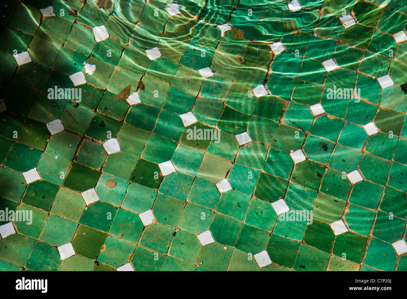 Water ripples reflection building hi-res stock photography and images ...