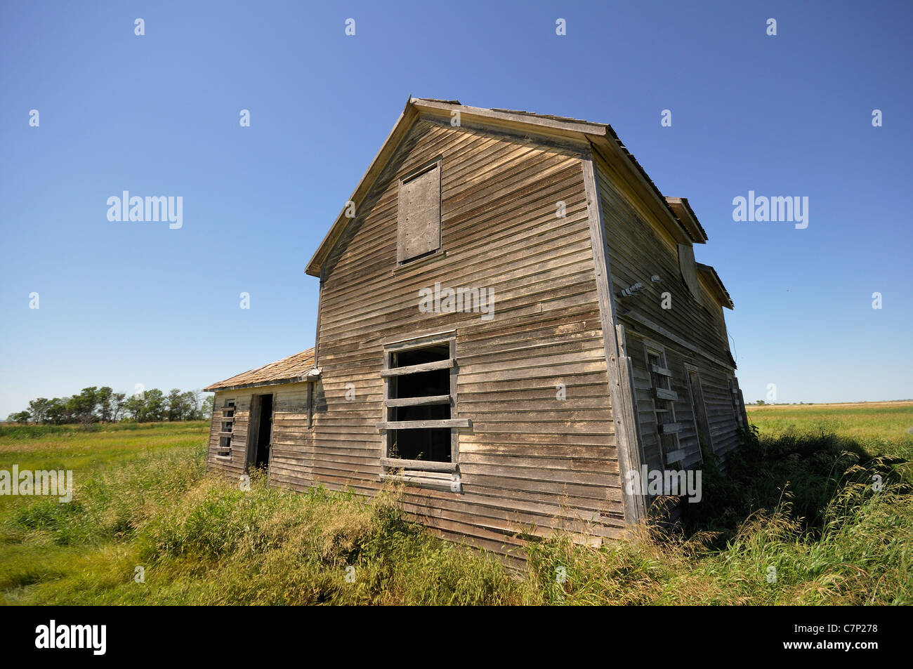 Old abandoned farmhouse on the Canadian Prairies. Saskatchewan, Canada ...
