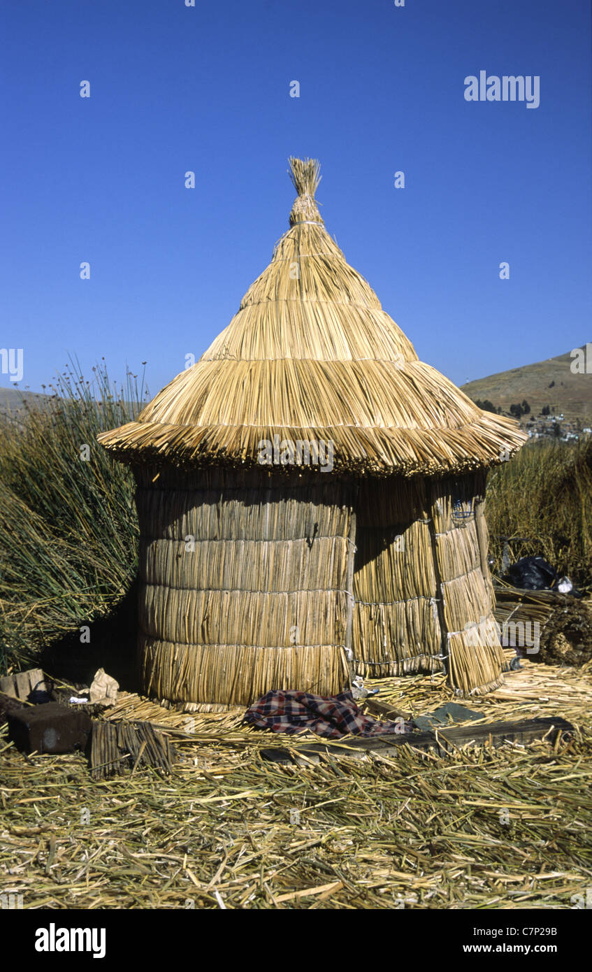 Traditional Hut, Uros Islands, Lake Titicaca, Peru Stock Photo - Alamy