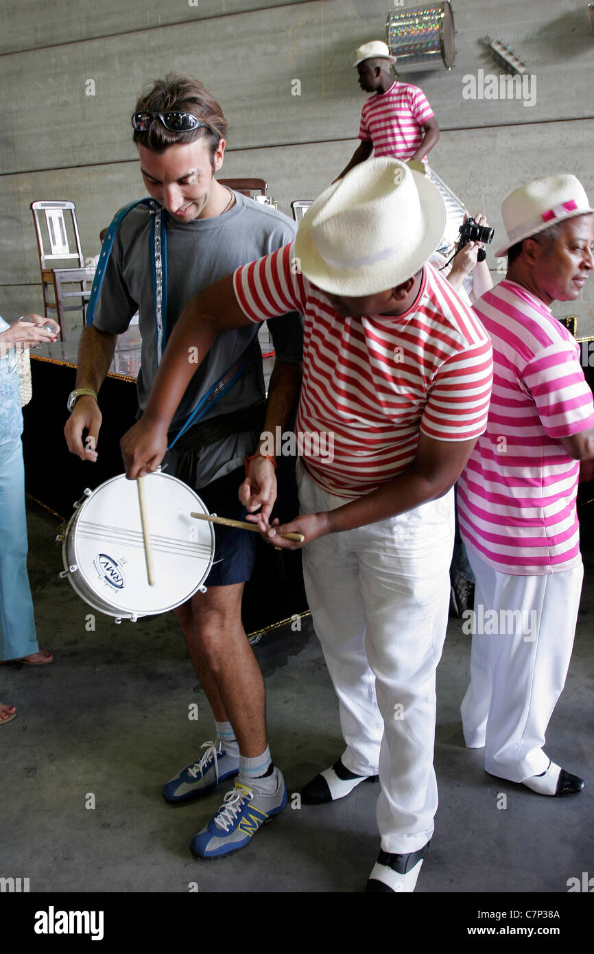 Percussion instruments workshop for foreign tourists at Cidade do Samba ...