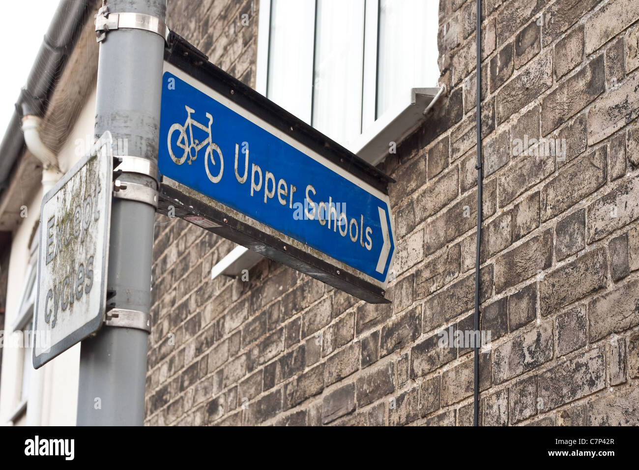 Cycle route symbol hi-res stock photography and images - Alamy