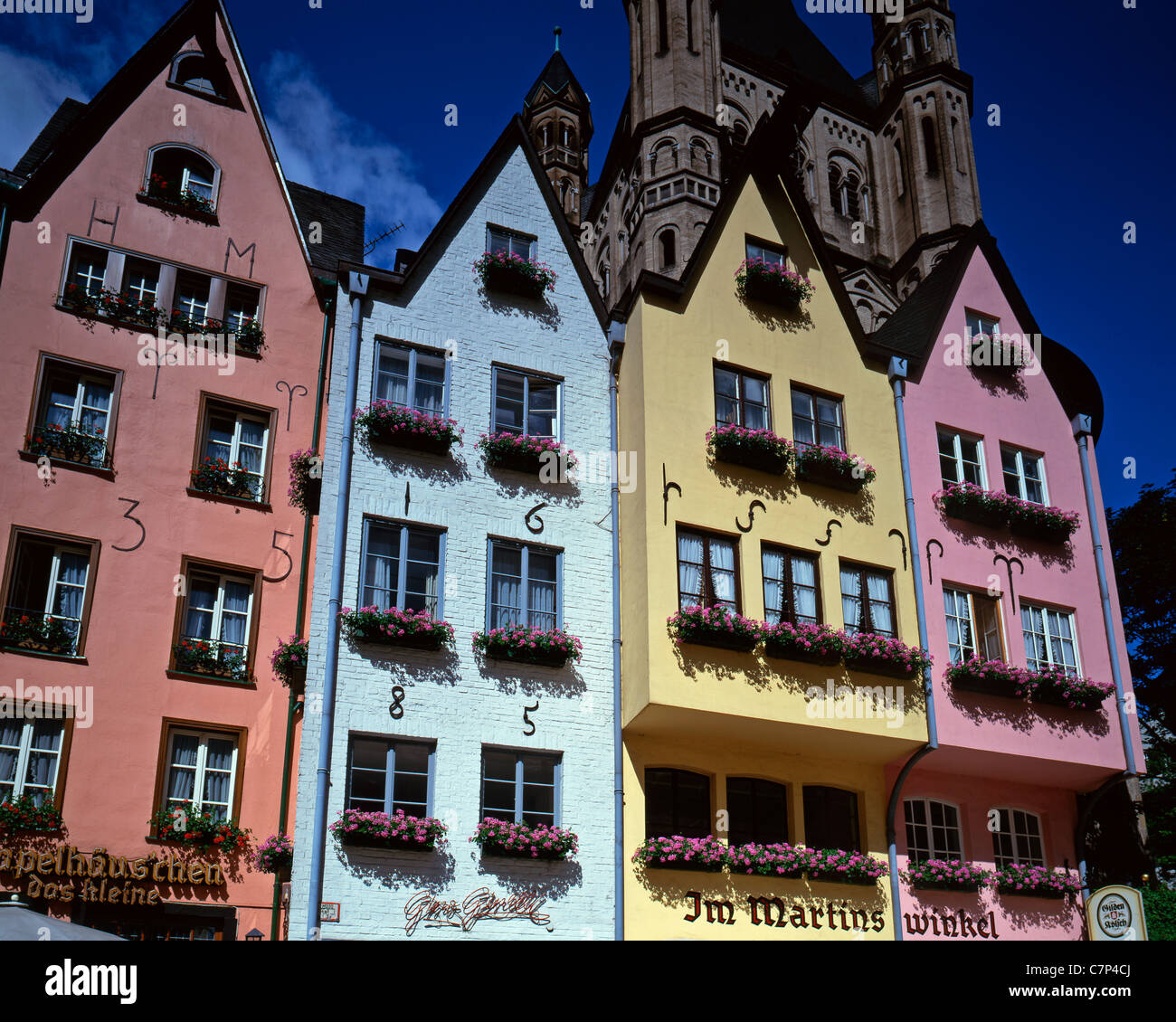 Building, Row of houses, Urban housing Stock Photo - Alamy