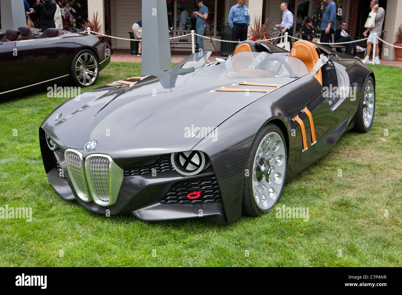 The cars and crowds at the Concours d’Elegance Stock Photo - Alamy