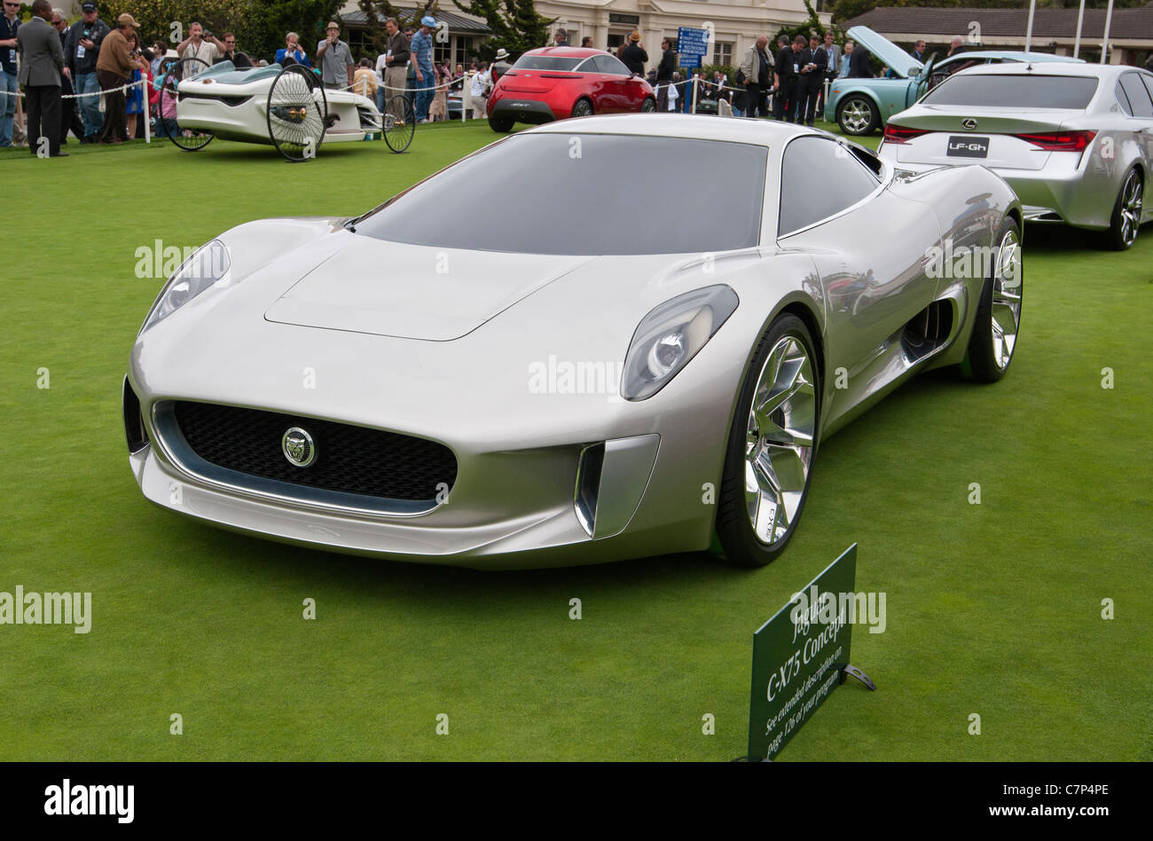 The cars and crowds at the Concours d’Elegance Stock Photo - Alamy