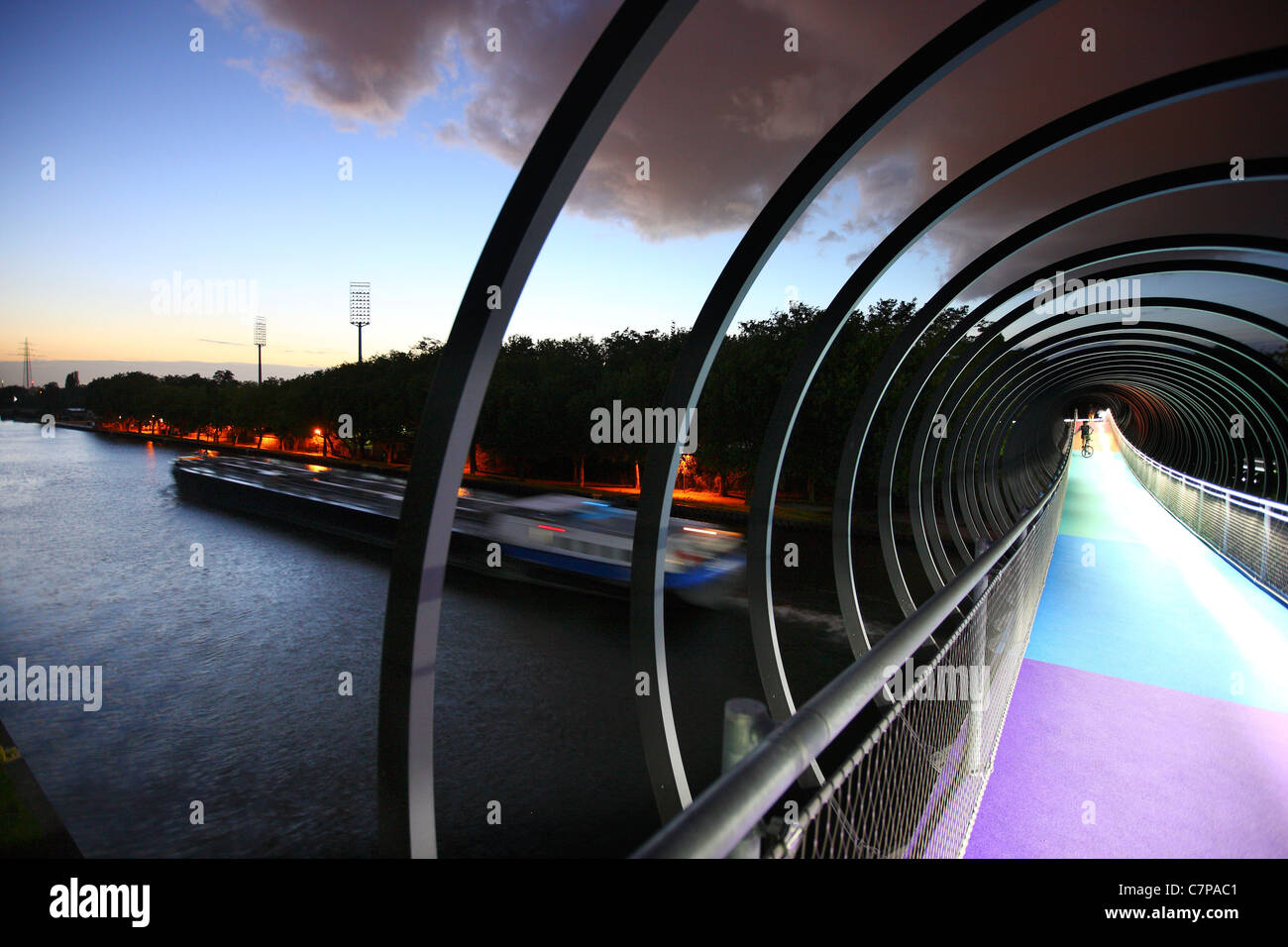 Ship shaped structure hi-res stock photography and images - Alamy