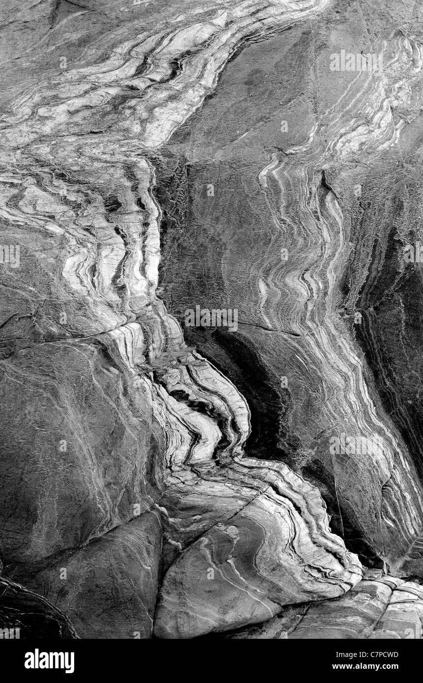Black and white pattern in rock strata Stock Photo - Alamy