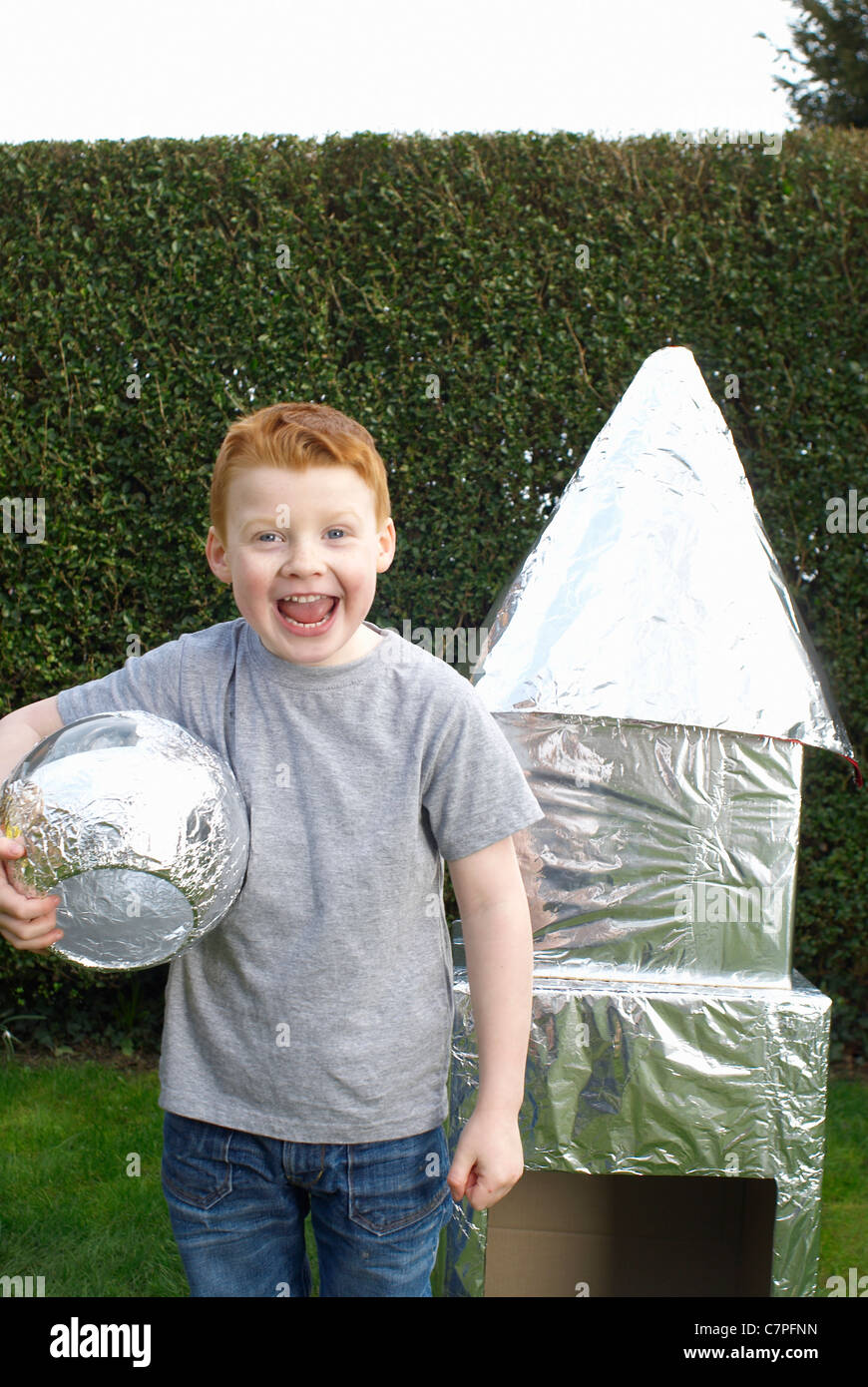 Boy playing with cardboard spaceship Stock Photo - Alamy