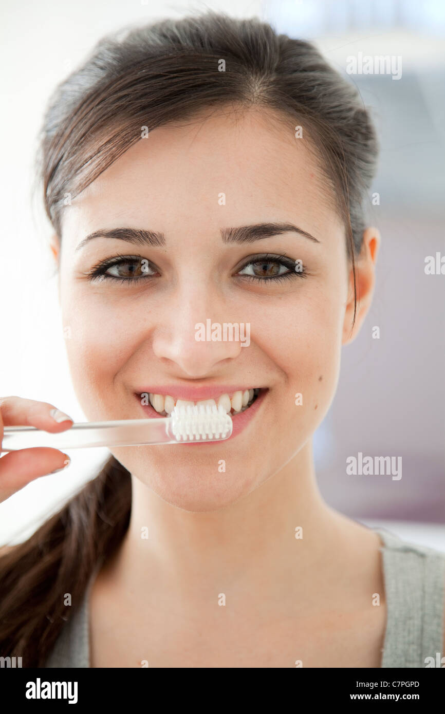 Woman brushing her teeth Stock Photo - Alamy