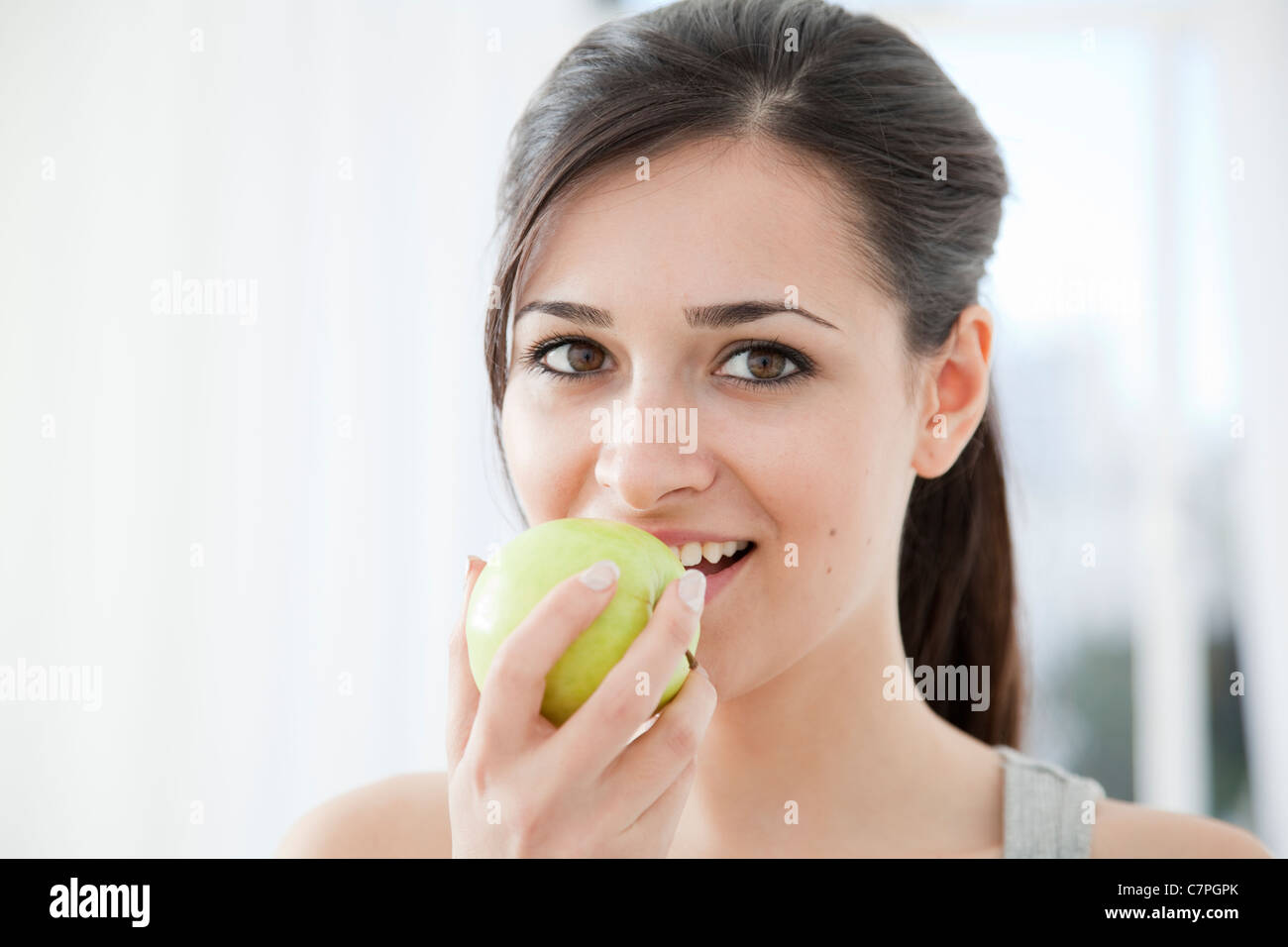 Woman eating an apple Stock Photo - Alamy