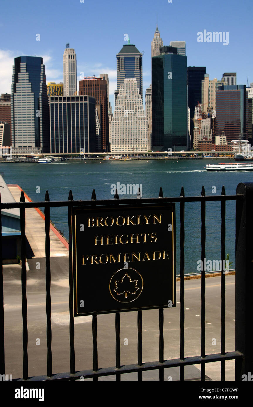 Brooklyn Heights Promenade Sign. At background, Manhattan skyline. New ...