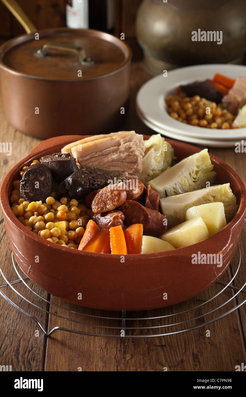 Cocido Espanol. Spanish meat and vegetable stew Stock Photo - Alamy