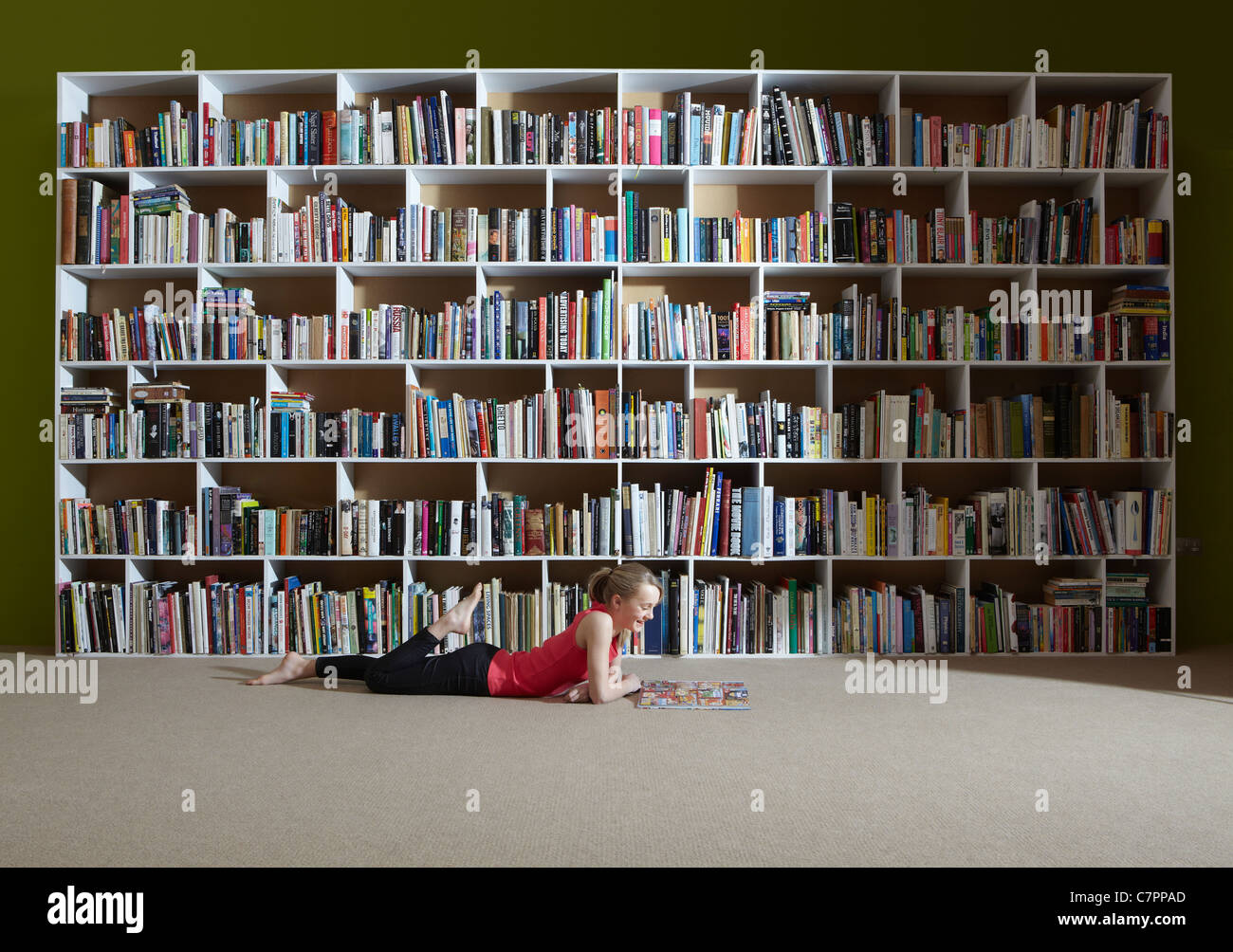 Barefoot Girl Reading Stock Photos & Barefoot Girl Reading Stock Images ...