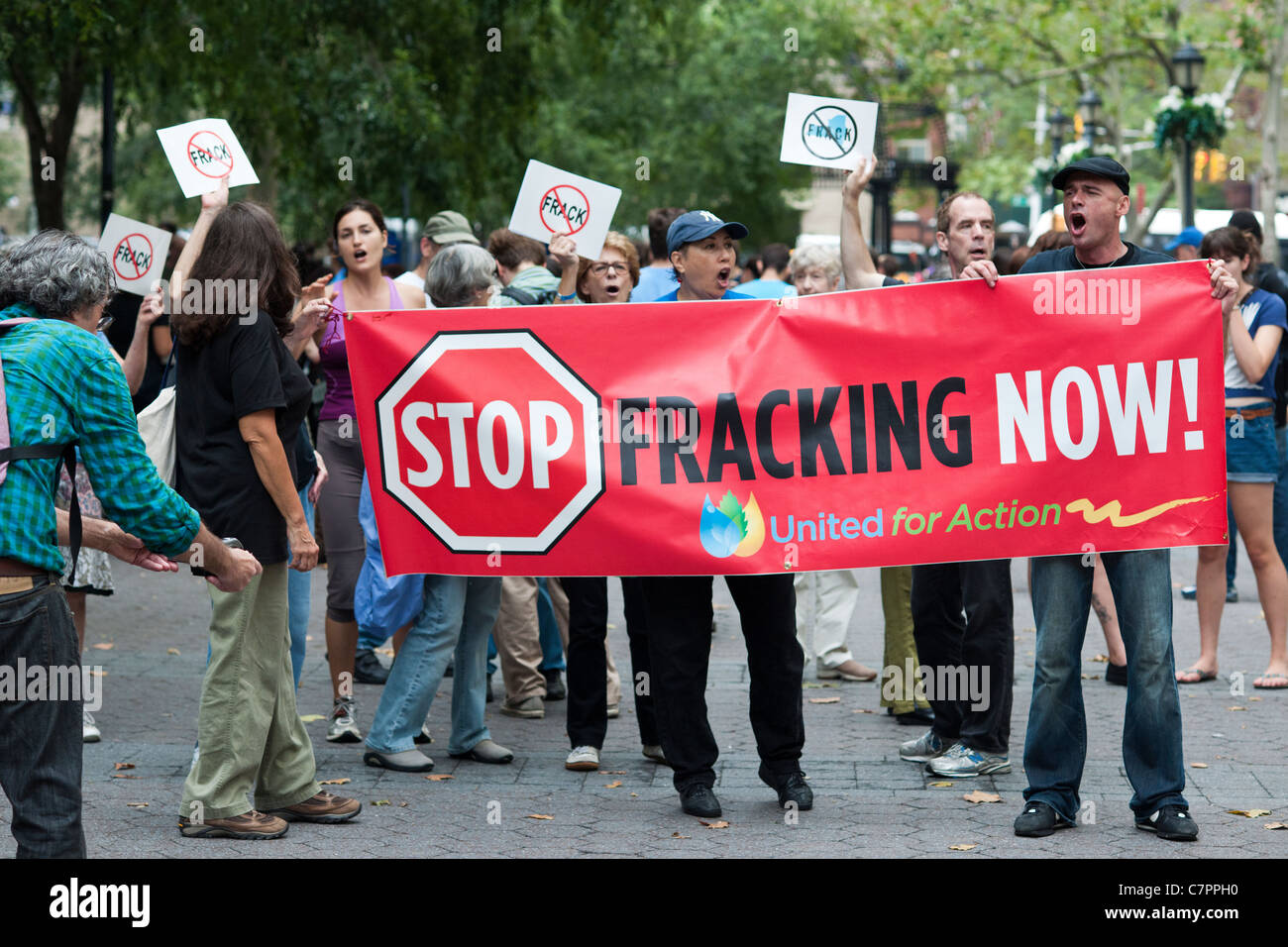 Environmental activists rally in Dag Hammarskjold Plaza in New York ...