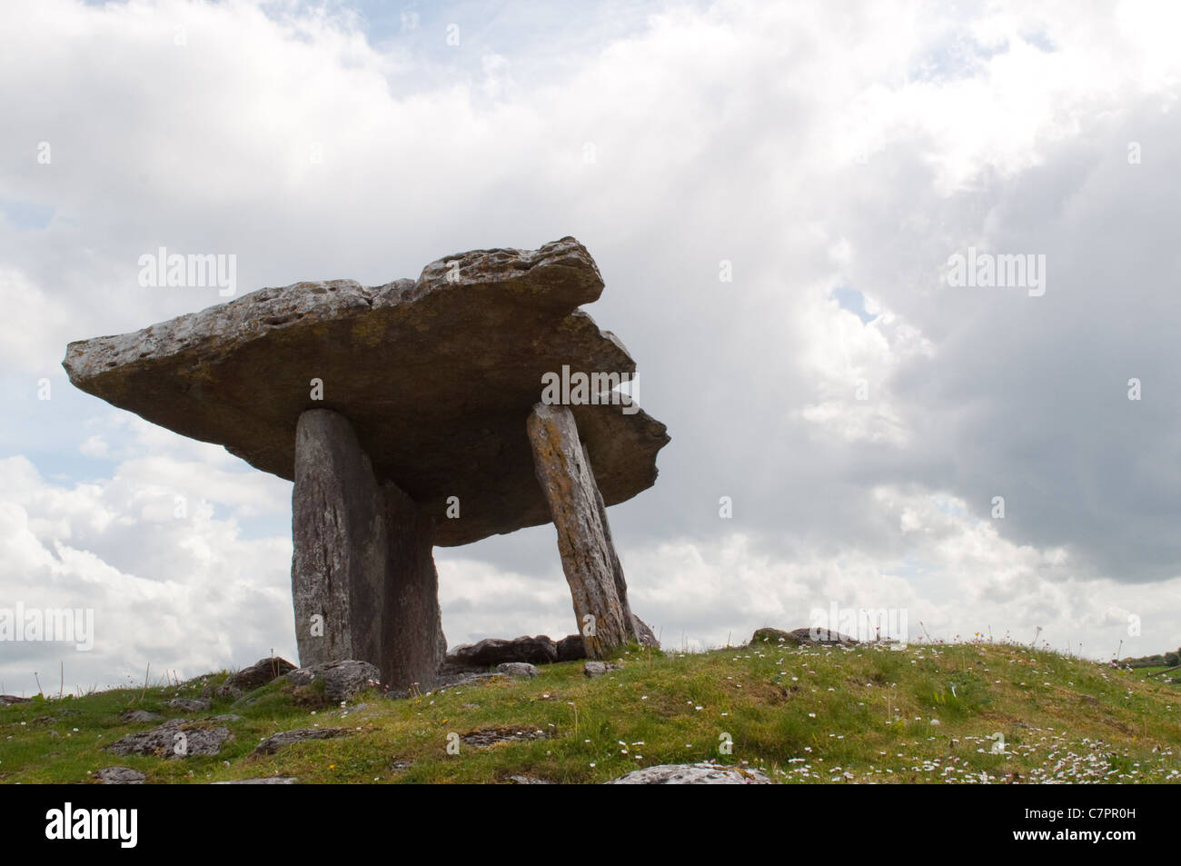 Poulnabrone ireland hi-res stock photography and images - Alamy