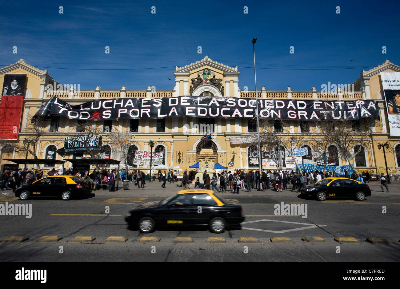Hanging banners hi-res stock photography and images - Alamy