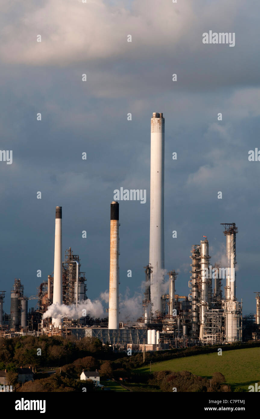 Catalytic cracking unit hi-res stock photography and images - Alamy