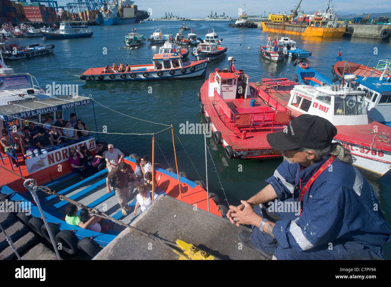 Valparaiso harbor boat tour hi-res stock photography and images - Alamy