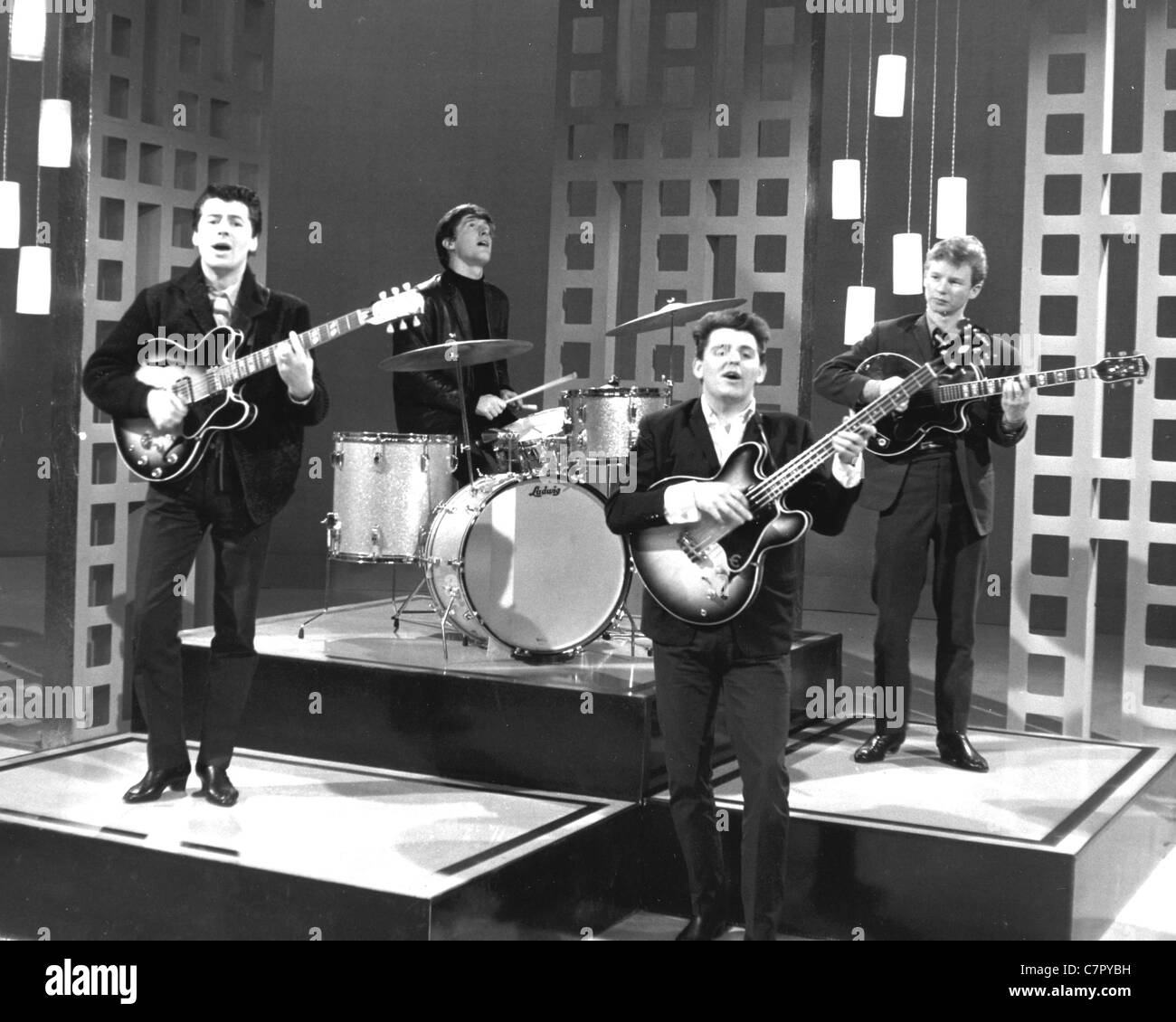 THE SEARCHERS UK pop group in 1964. See Description below for names ...