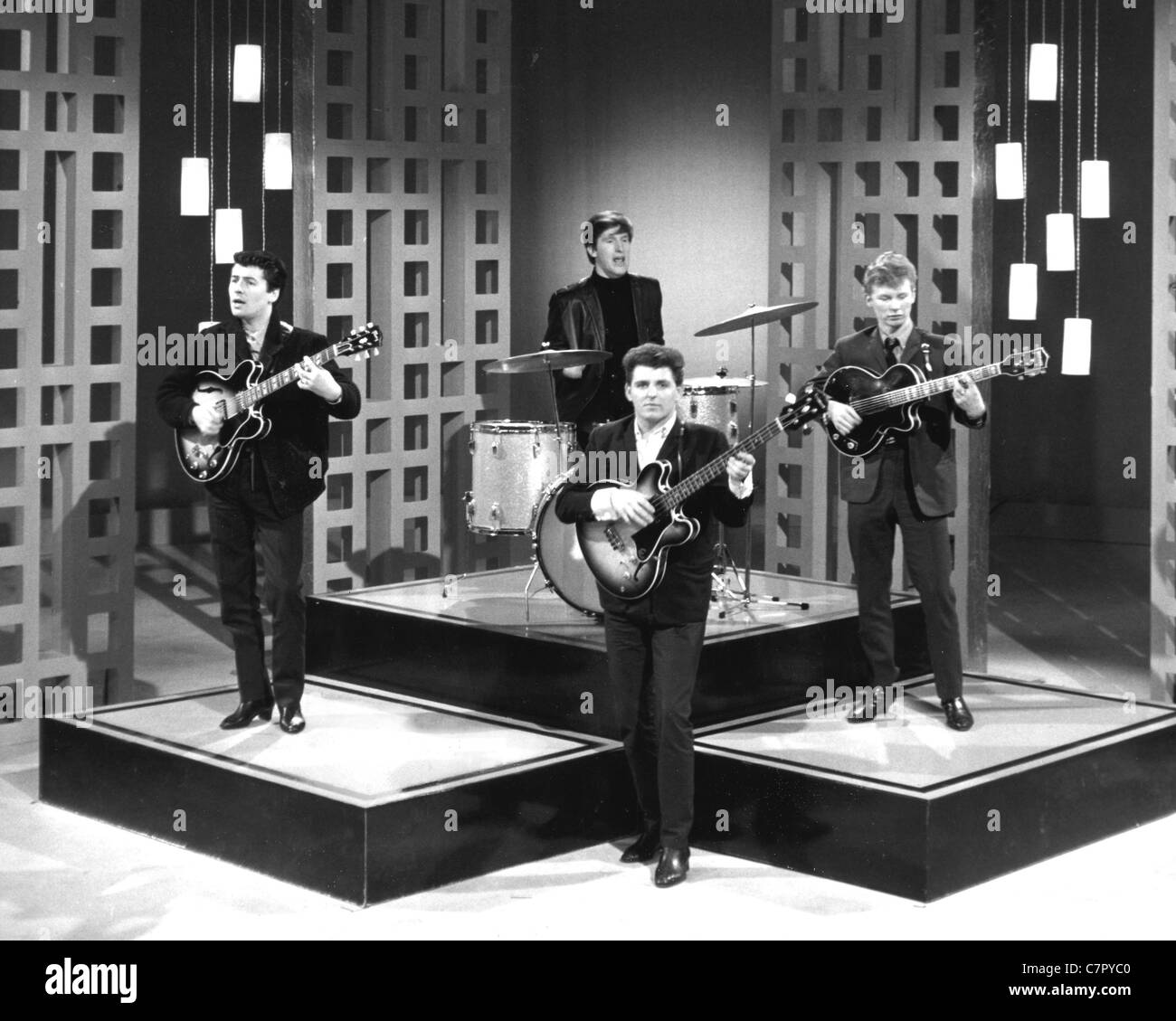 THE SEARCHERS UK pop group in 1964. See Description below for names ...