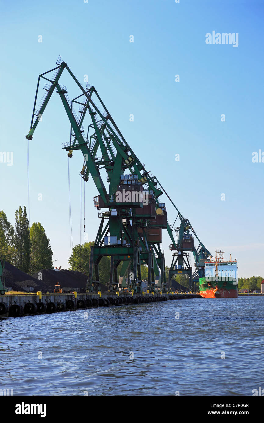 Coal ship coal freighter hi-res stock photography and images - Alamy