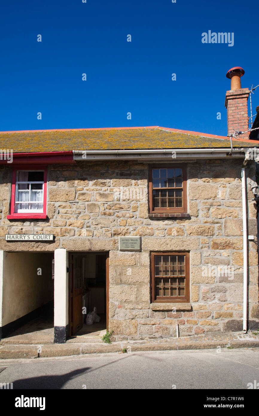 St ives house facade hi-res stock photography and images - Alamy