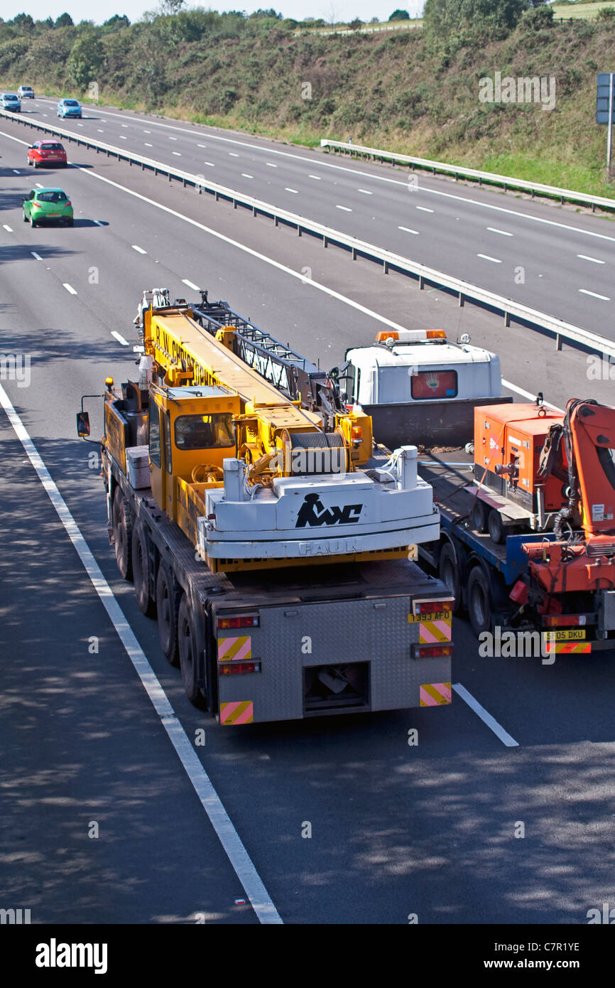 Mobile crane lift hi-res stock photography and images - Alamy