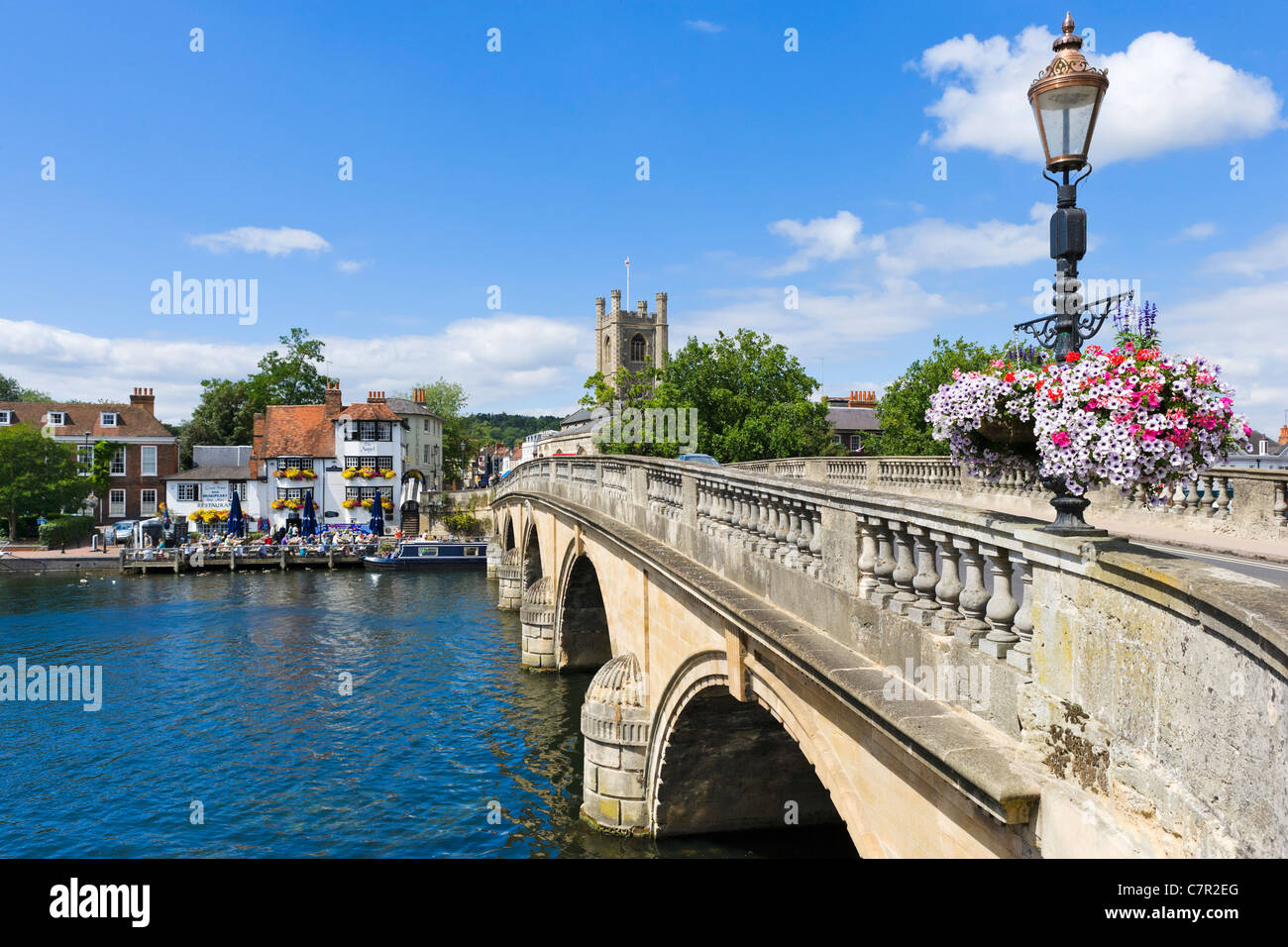 Summer on the thames river hi-res stock photography and images - Alamy