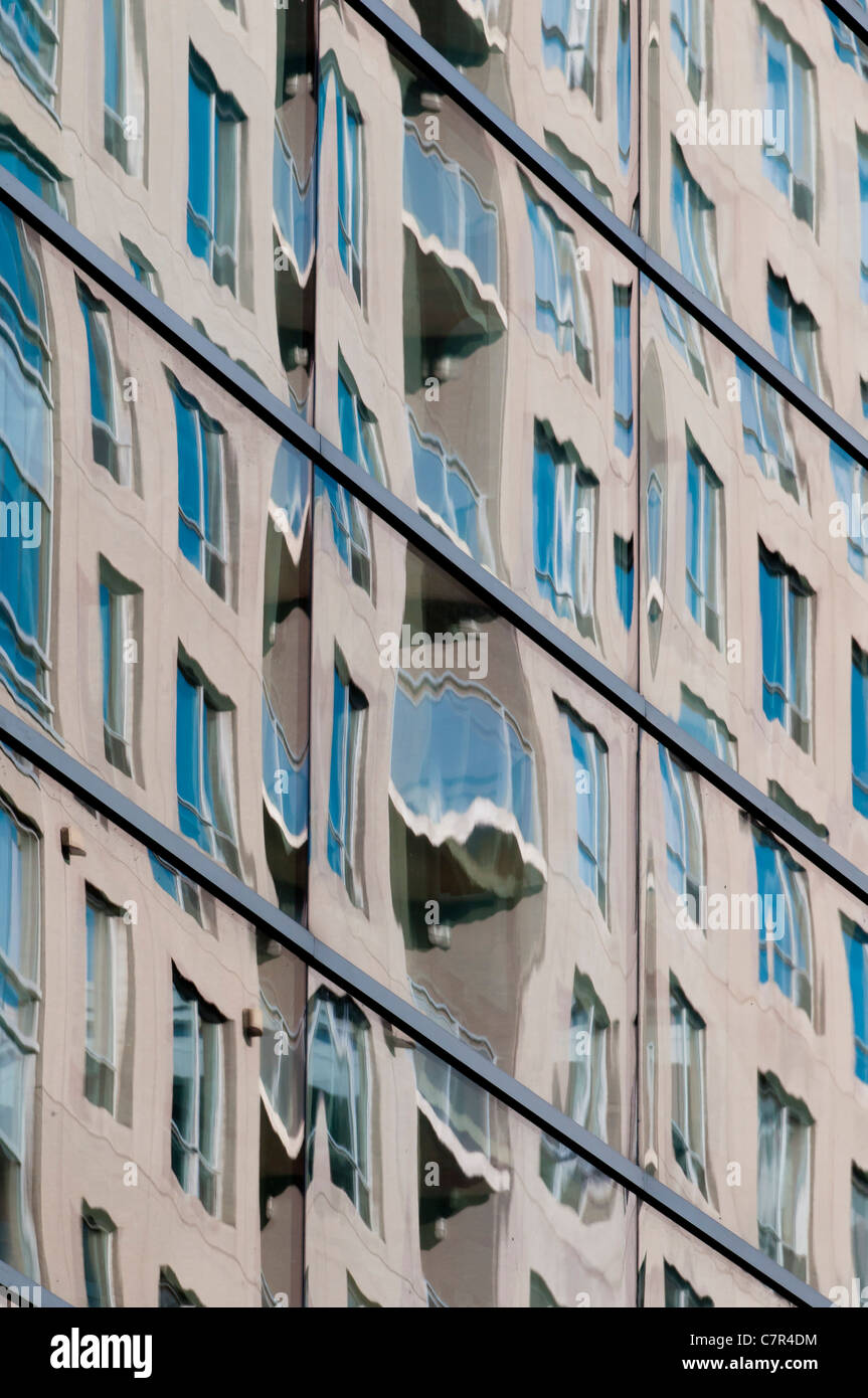 Reflection on buildings hi-res stock photography and images - Alamy