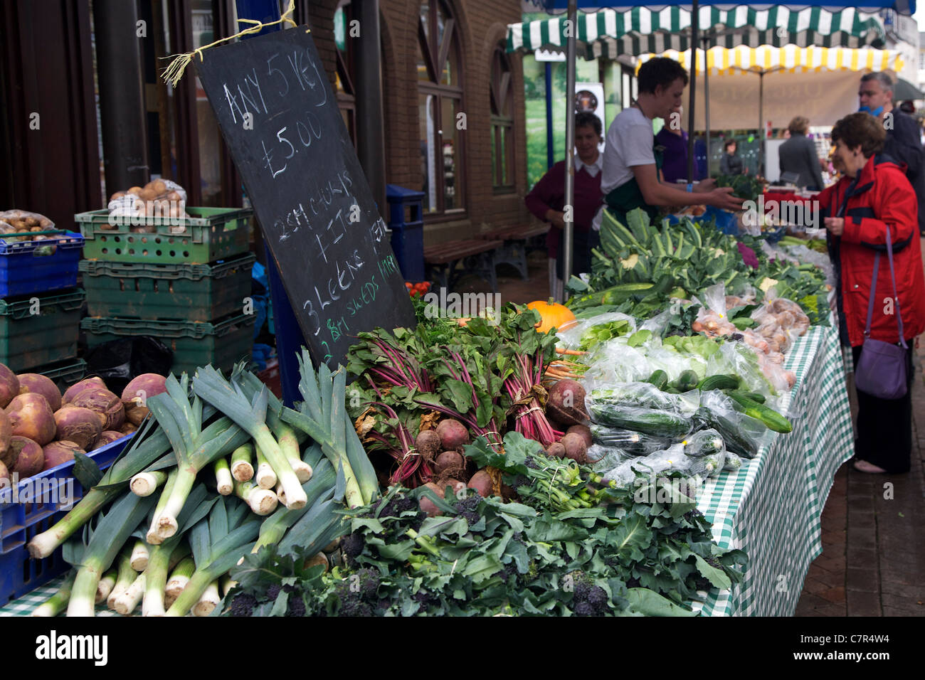 Fruit and vegetables stall hi-res stock photography and images - Alamy