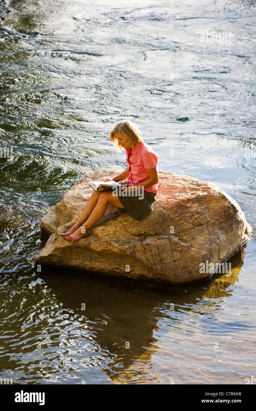 Lone woman on rock hi-res stock photography and images - Alamy