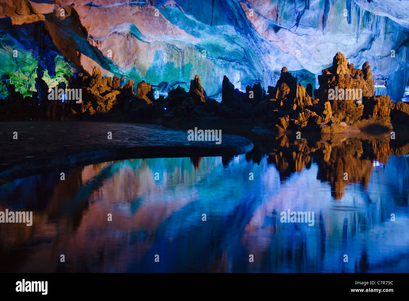 Ludi (Reed Flute) Cave, limestone cave formation, near Guilin, Guangxi ...