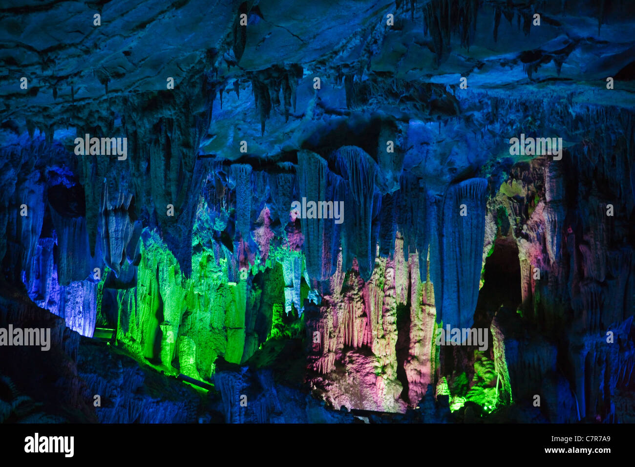 Ludi (Reed Flute) Cave, limestone cave formation, near Guilin, Guangxi ...