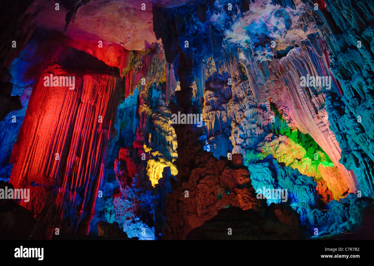 Ludi (Reed Flute) Cave, limestone cave formation, near Guilin, Guangxi ...