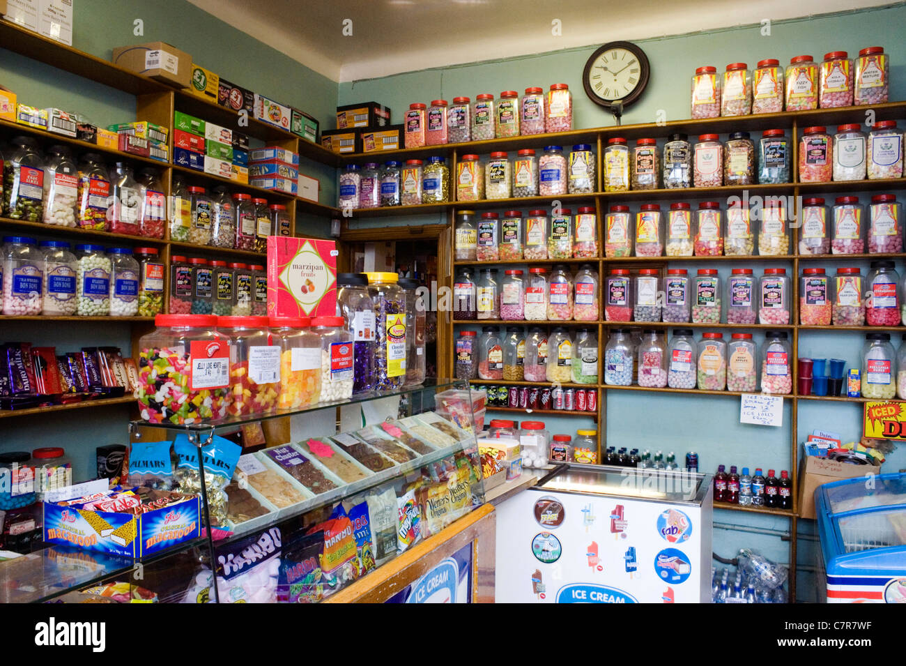 traditional jars of sweets in a traditional sweet shop Stock Photo - Alamy