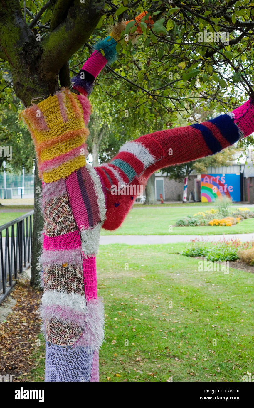Yarn bomb tree hi-res stock photography and images - Alamy
